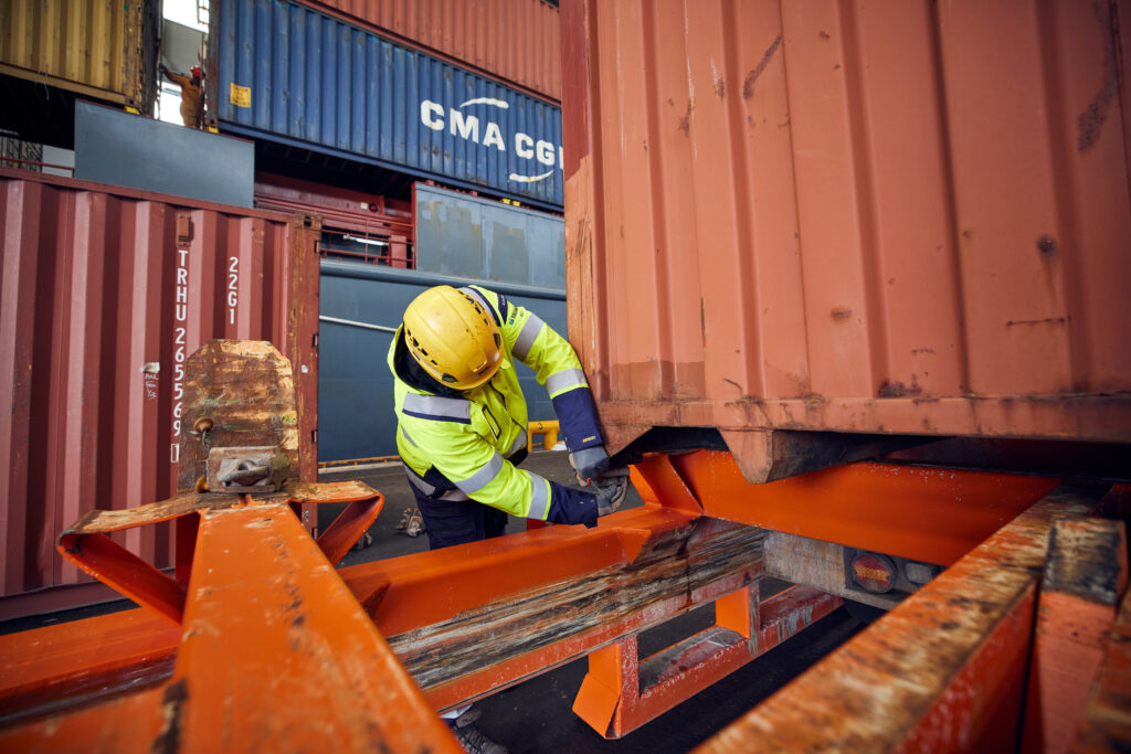 Job advertisement - Temporary stevedores - Oy M. Rauanheimo Ab